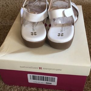 Naturalizer | Shoes | Nwt Naturalizer White Leather Sandals Size 9m 85 ...